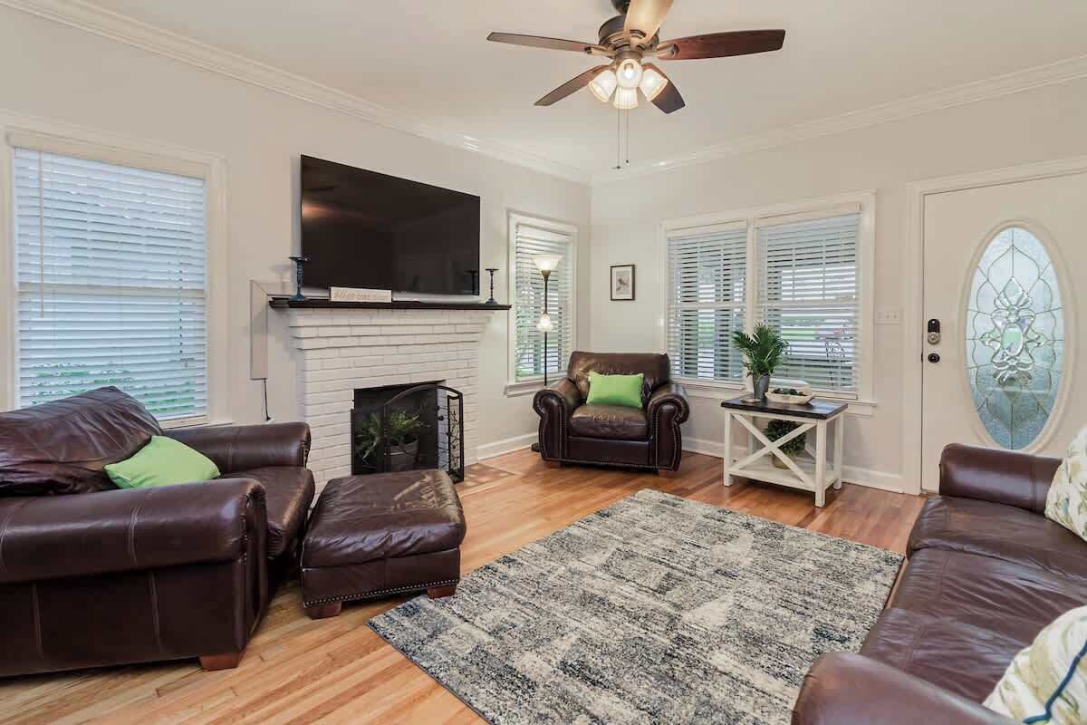 Luxury 3br Lake Morton Bungalow Walk To Downtown - Lakeland, FL