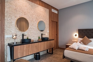 Cofre no quarto, secretária