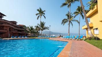 Apartamento, 2 quartos, sacada | Piscina | Piscina externa