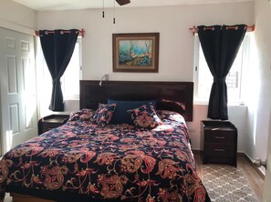 Casa, 3 quartos, pátio | Casa de banho | Um secador de cabelo, champô
