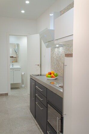 Apartamento, 1 quarto, varanda | Sala de estar | TV de ecrã plano