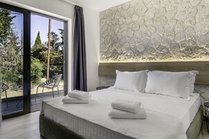 Quarto Triplo Deluxe | Roupa de alta qualidade, camas de colchão pillowtop 