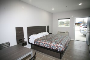 Quarto Individual Básico | Secretária, Wi-fi grátis 