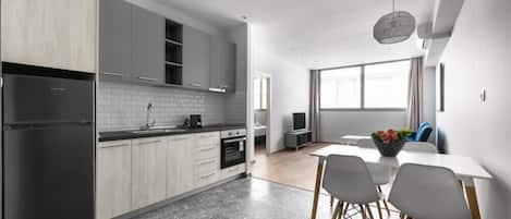 Panama 5 | Cozinha privada | Um frigorífico/congelador grande, um forno, uma cafeteira/bule