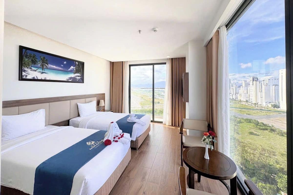 Quarto Duplo ou Twin Sénior, Vista para a cidade | 1 quarto, roupa de alta qualidade, minibar com produtos grátis