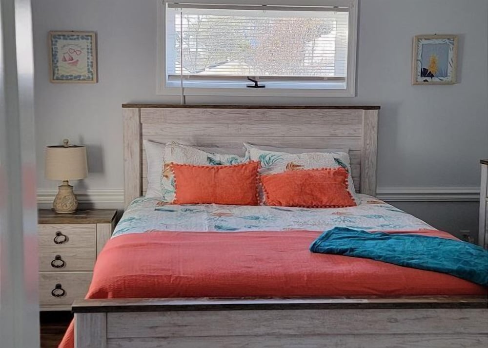North Rehoboth Cottage With Prime Ocean-block Location - Rehoboth Beach, DE