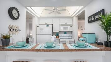 Apartamento em Condomínio Fechado (Midnight Cove II Bldg 6) | Exterior