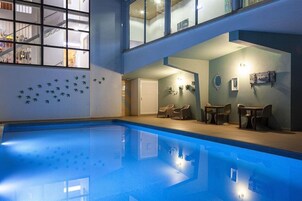 Piscina interior, piscina exterior 