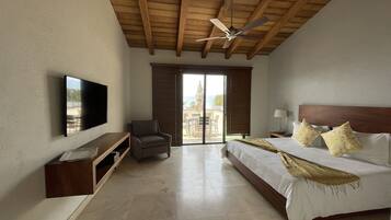 Quarto Deluxe | Cofre no quarto, Wi-fi grátis, roupa de cama fornecida
