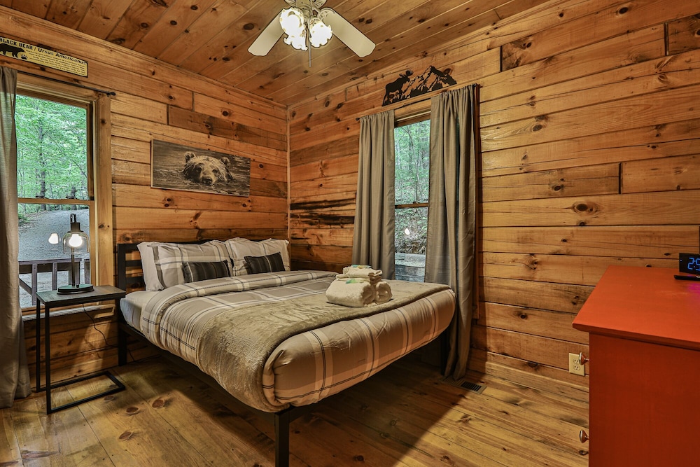 New* Pond View, Private,2br,hottub+ Firepit* - Cherry Log, GA