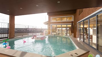 2 piscinas exteriores