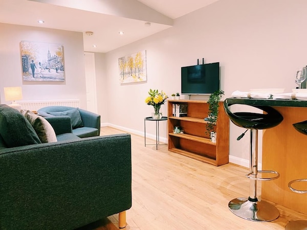 Beautiful 1-bed Apartment In York - York
