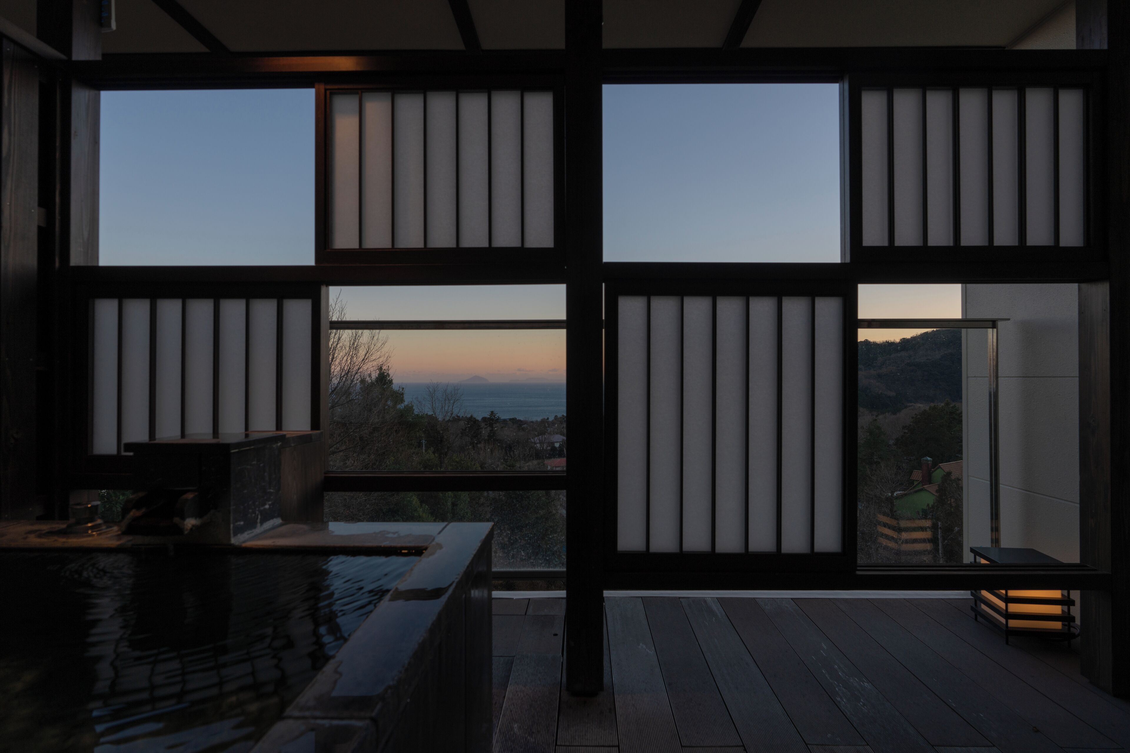 Quarto duplo tradicional, vista para o oceano (Open-air bath, 2nd floor) | Banheiro | Banheira e chuveiro separados, banheira de imersão