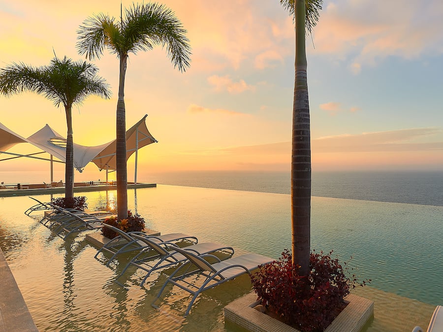 2 piscinas exteriores, espreguiçadeiras