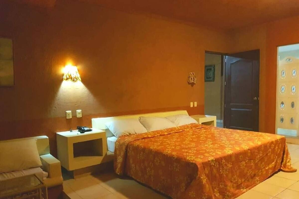 Quarto Standard | Secretária, secretária adequada para computadores portáteis 