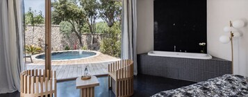 Quarto júnior, para não fumantes, piscina particular | Banheiro | Banheira e chuveiro separados, banheira de imersão