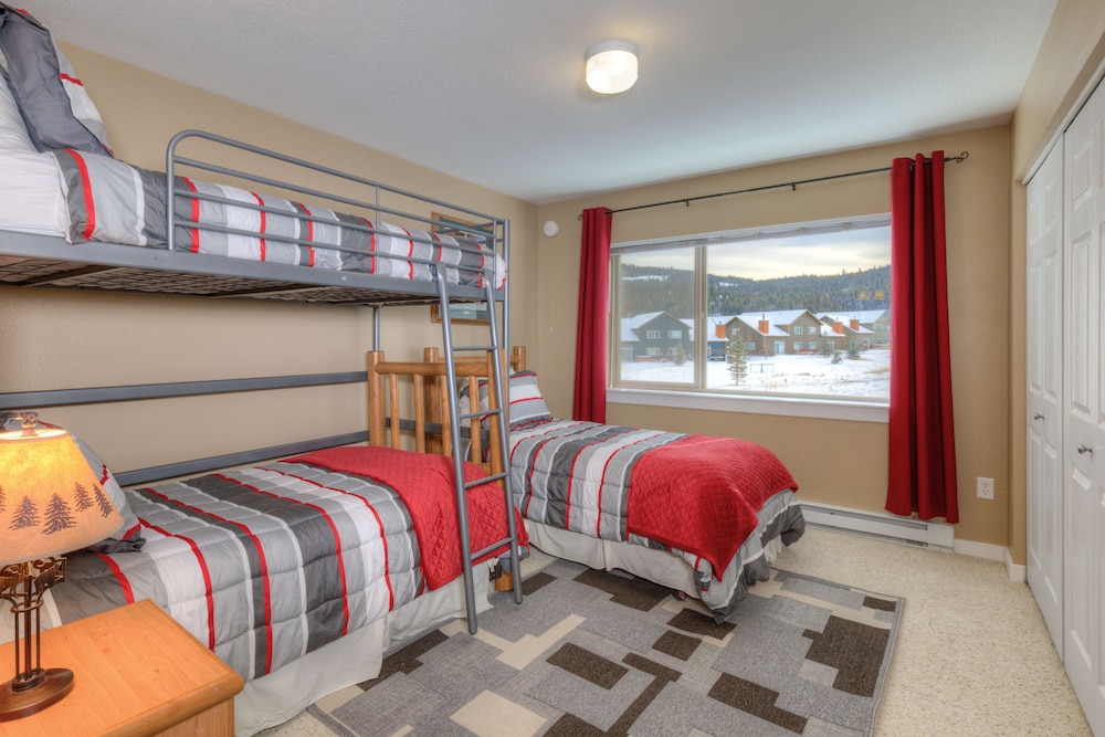 Meadow Village Condo W/hot Tub & Fireplace, Close To Big Sky Resort - Firelight Cozy Chalet - Big Sky, MT