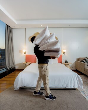 Minibar, cofre no quarto, com decoração personalizada 