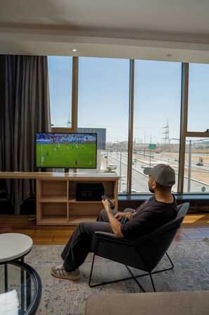 Minibar, cofre no quarto, com decoração personalizada 
