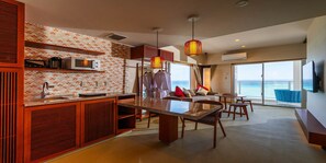 Quarto Duplo Premium, não fumadores | Cofre no quarto, secretária 