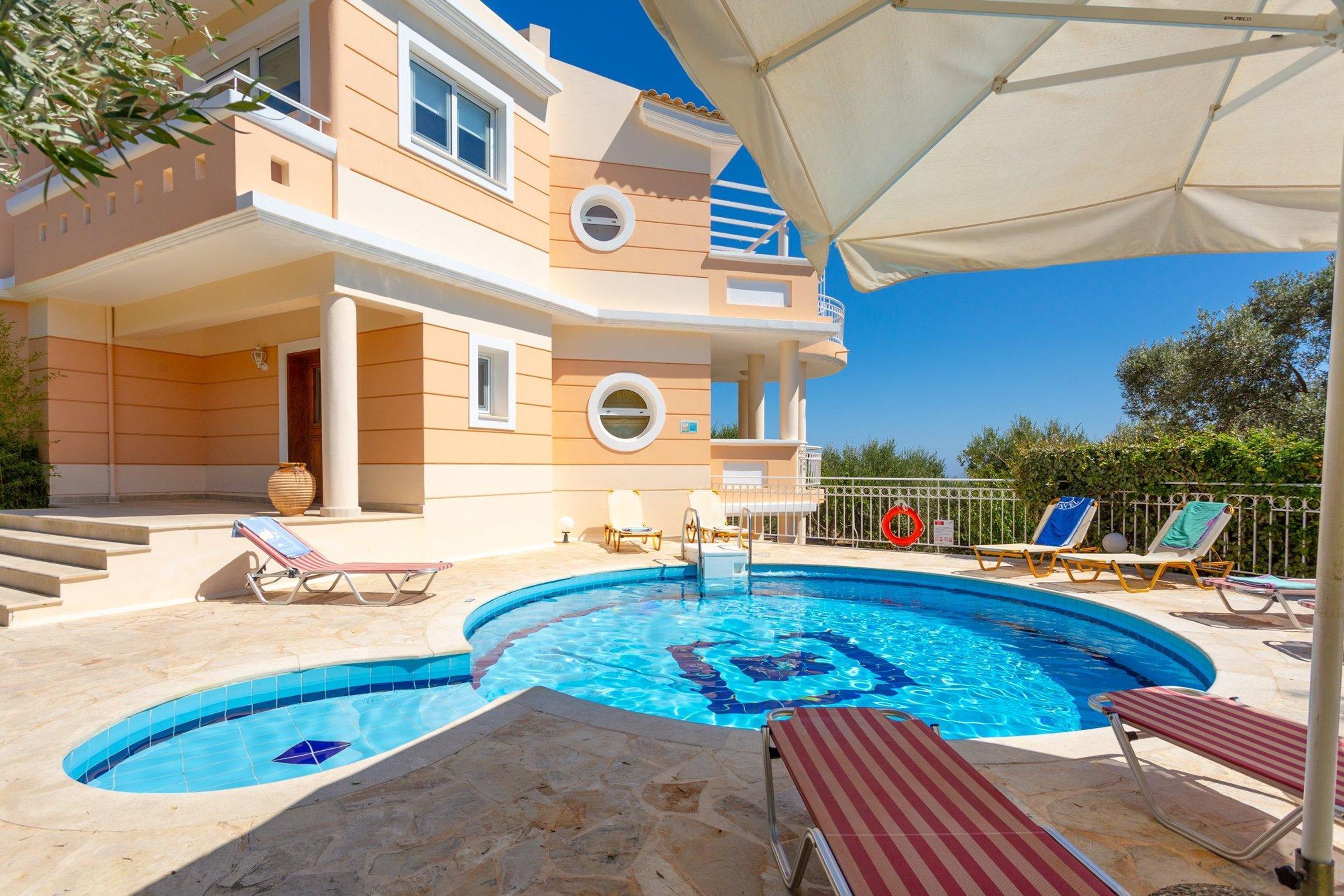 Casa | 5 quartos, quartos à prova de som, Wi-Fi
