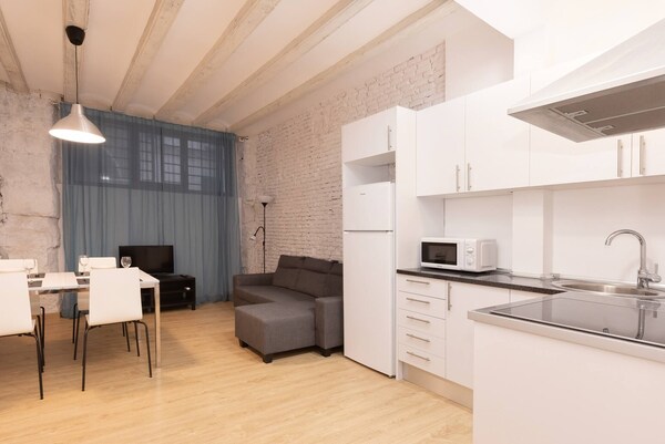 Bonito Apartamento Reformado Cerca De Las Ramblas Con Wifi - Barcelona