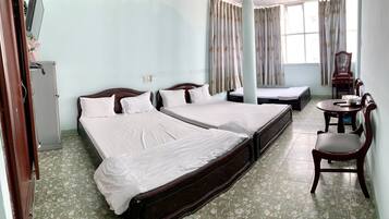 Quarto Familiar | Secretária, Wi-fi grátis, roupa de cama fornecida