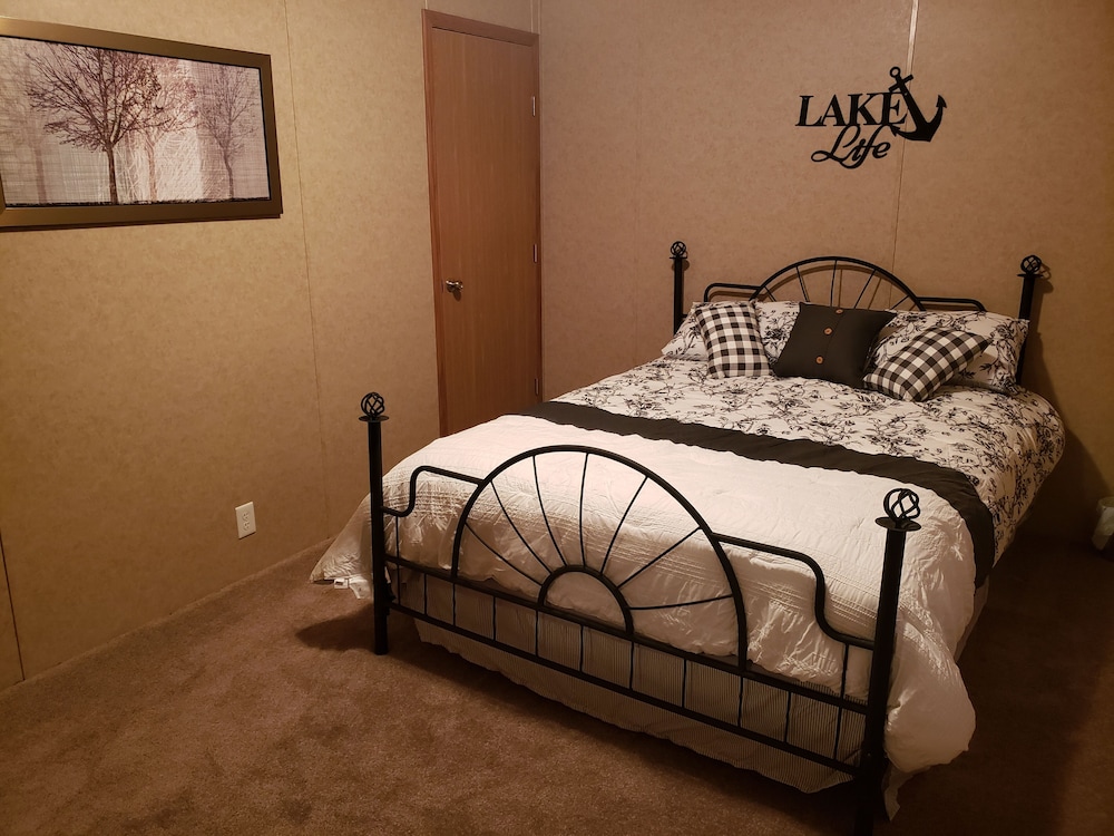 Randy's Rathbun Rental #2 "Your Home Away From Home" 15786 Two Point Lane - Iowa