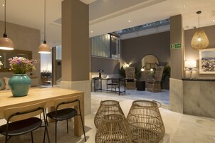 Área de estar no saguão