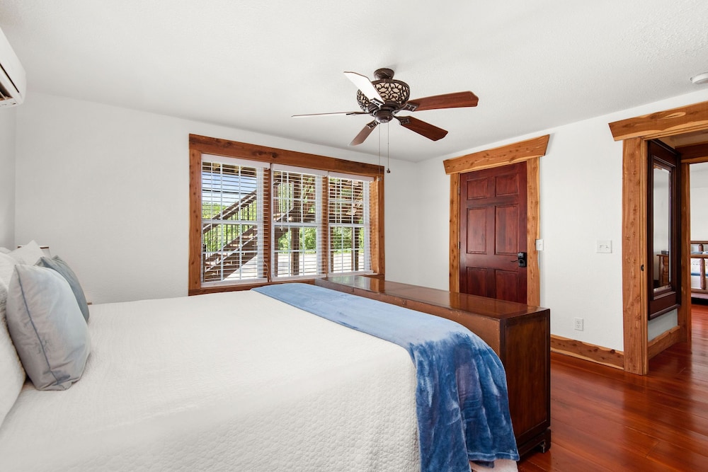 Game Room | Lake View Chalet | Hot Tub - Tennessee
