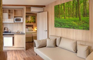 Berços (sobretaxa), Wi-Fi de cortesia, roupa de cama