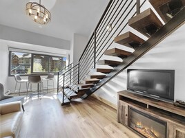 Apartamento em Condomínio Fechado, 1 quarto | Sala de estar | Televisor 