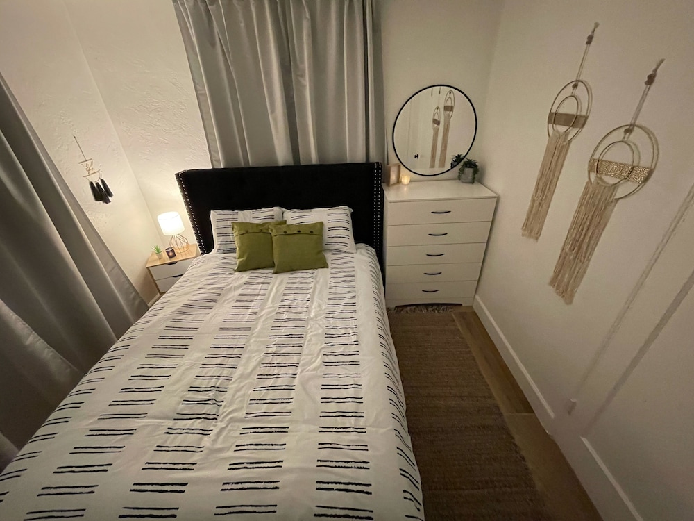 Cozy Home-close To Downtown, Beaches & Restaurants - Fort Lauderdale-Hollywood Airport (FLL)