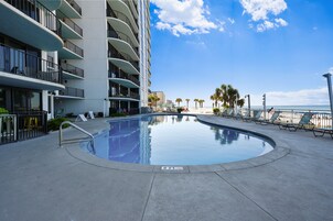 2 piscinas exteriores, espreguiçadeiras 