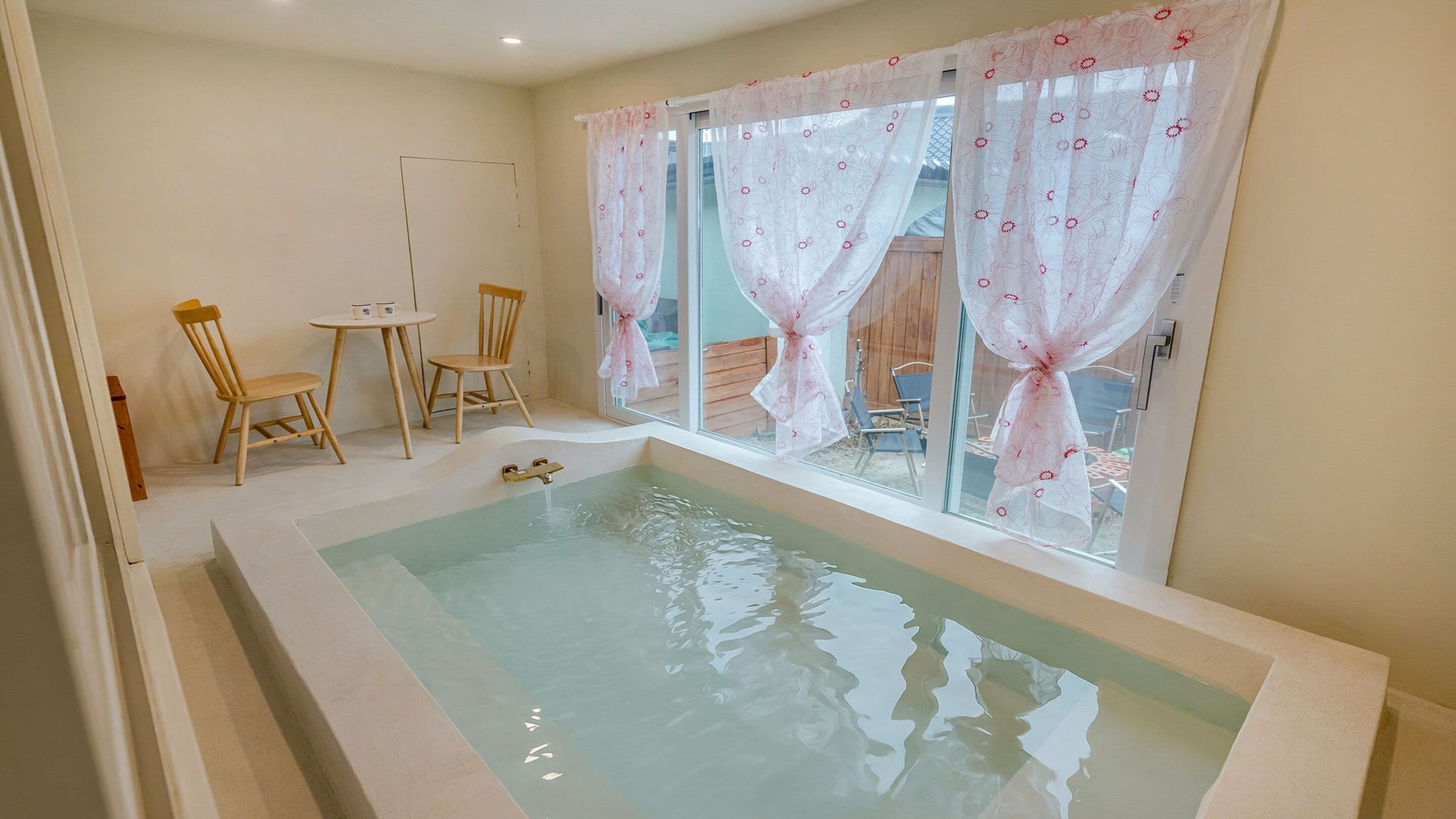 Quarto Básico, 2 quartos (Sion(Private Villa/Self-Catering)) | 1 quarto, Wi-fi grátis 