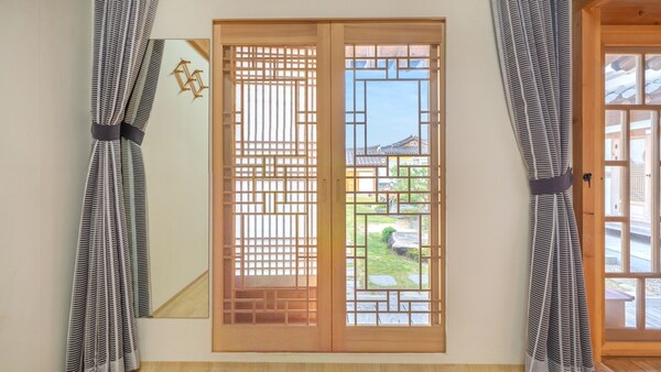 Gyeongju Wadamjung Hanok Pension - Gyeongju-si