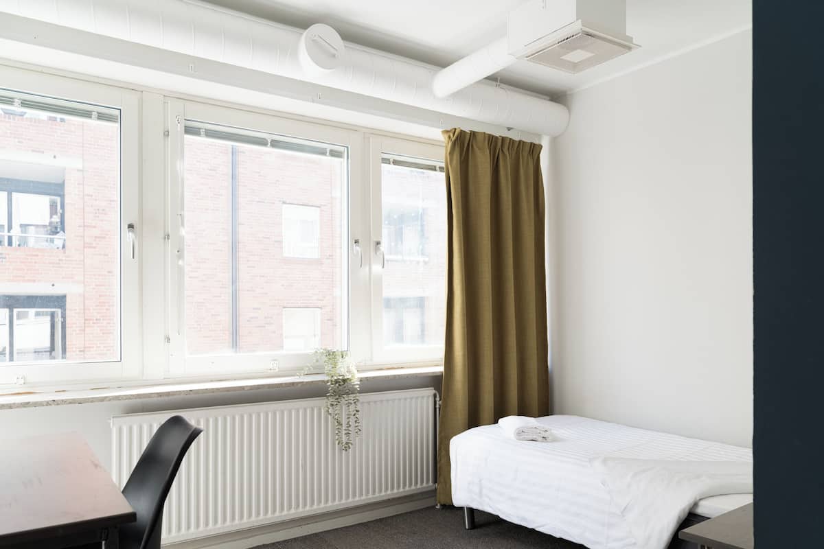 Quarto Individual, 1 cama individual, casa de banho partilhada | Wi-fi grátis, roupa de cama fornecida