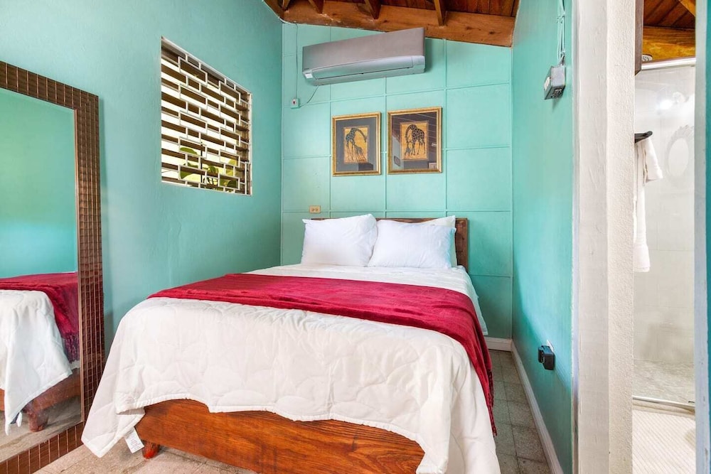 Close To Great Food & Essentials - Jamaica