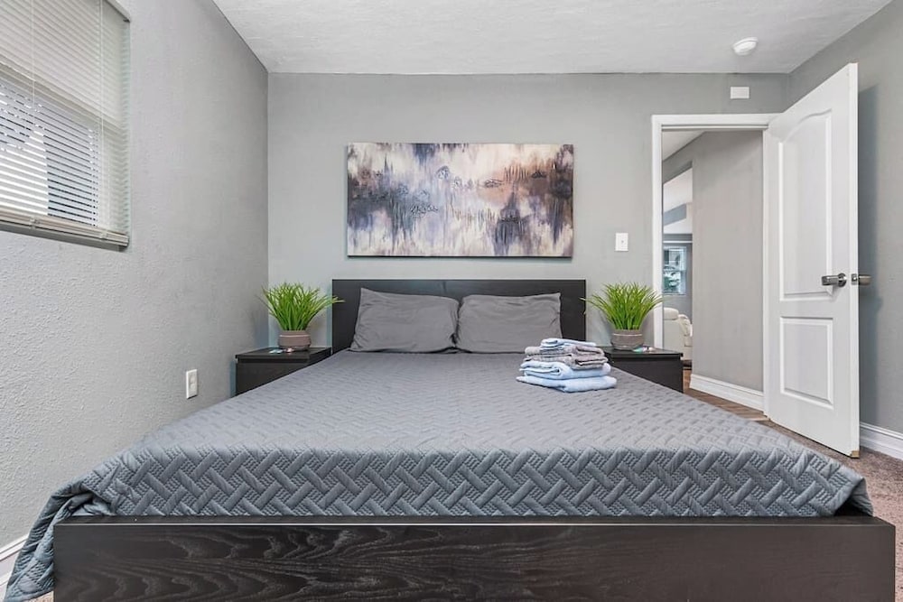 Fully Furnished Guest House In Clearwater (Gh1) - Dunedin, FL