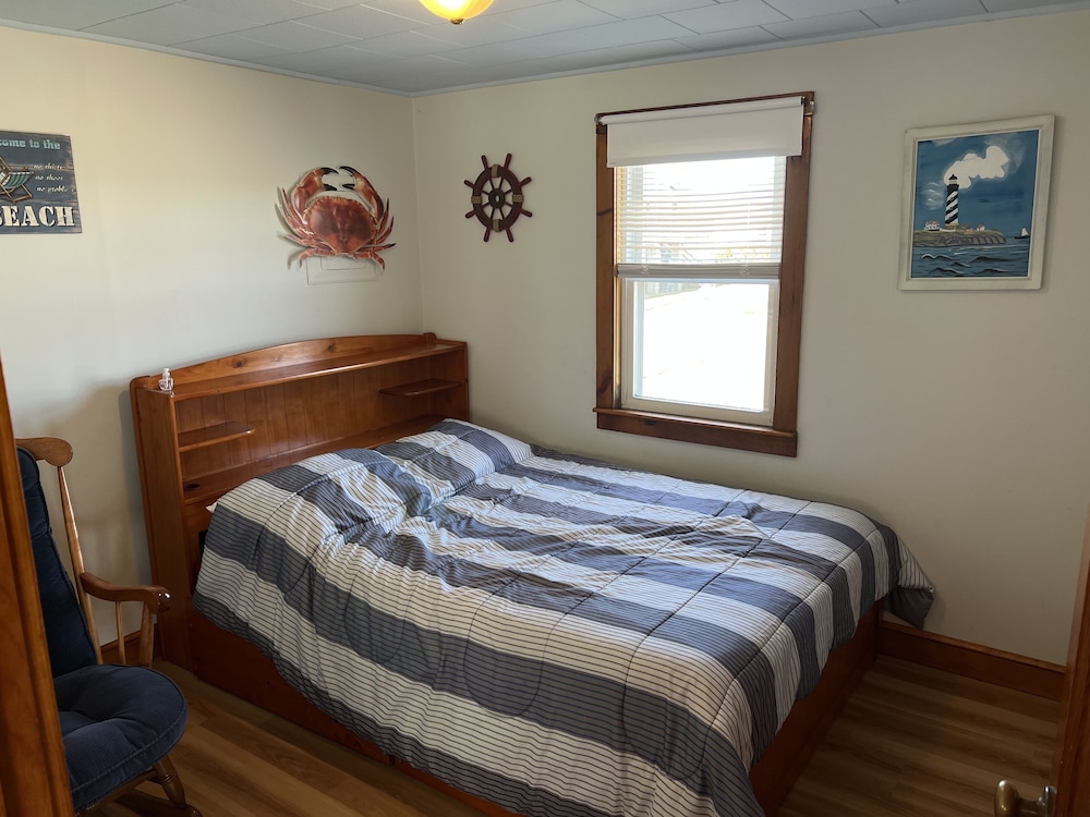 Cozy Waterfront Cottage - Cape Cod, MA