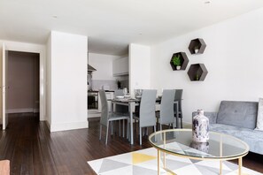 Apartamento | Sala de estar | TV de ecrã plano 