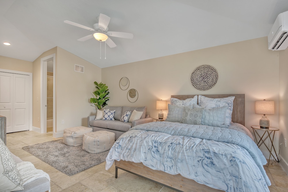 New Ocean View Beach House With A Heated Private Pool! Park Here Walk Everywhere - Cocoa Beach, FL