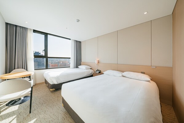 Quarto Twin Deluxe | Cofre no quarto, cortinas/cortinados opacos, Wi-fi grátis 