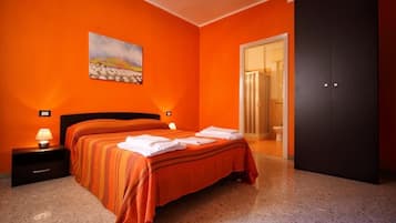 Quarto triplo básico, 1 quarto | Escrivaninha, Wi-Fi de cortesia