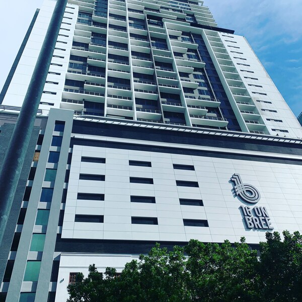 Urban Elephant 16 On Bree - Cape Town