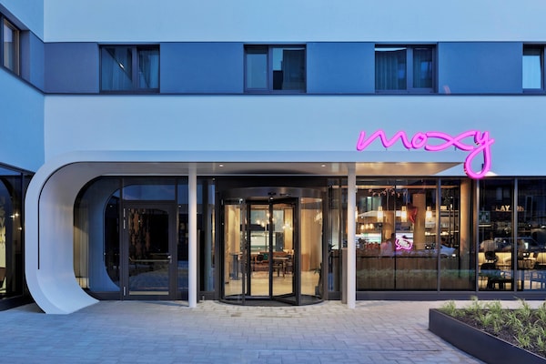 Moxy Hamburg Altona - Hamburg