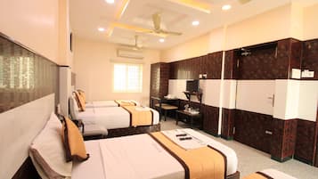 Quarto superluxo | Roupas de cama antialérgicas, edredons de pluma, cortinas blackout