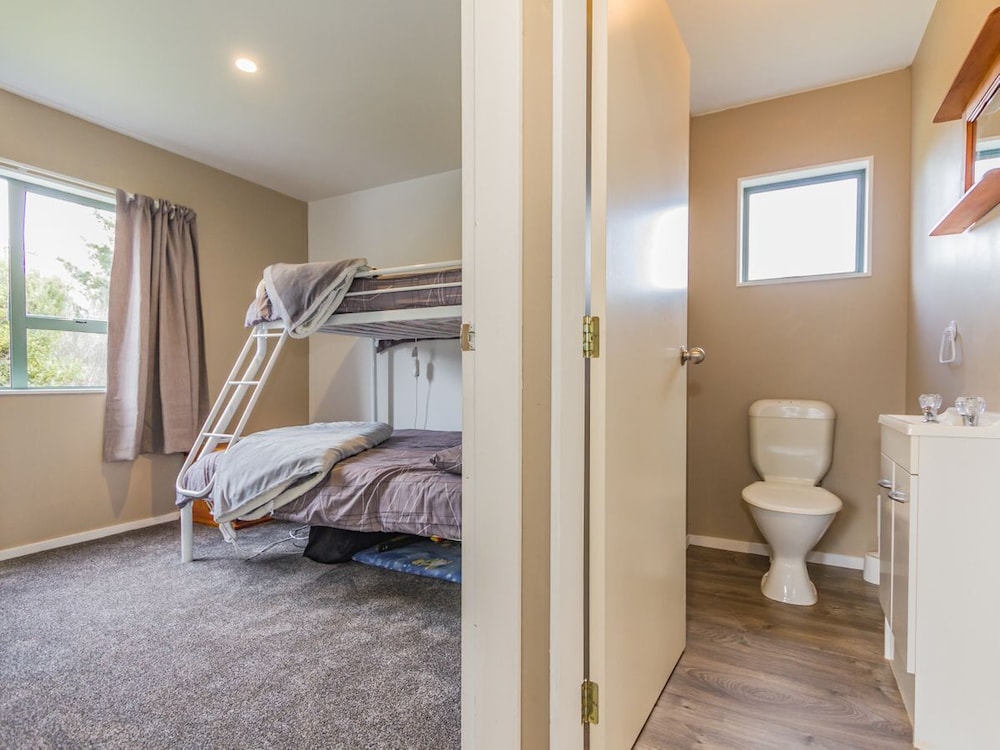 Alpine Bach With Spa And Separate Games Room. - New Zealand