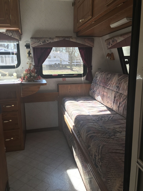 Small Camper In The Country - Lake Erie, PA