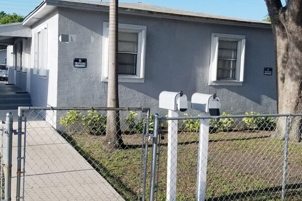 Hollywood Bch Hideaway Near Airport - Hollywood, FL